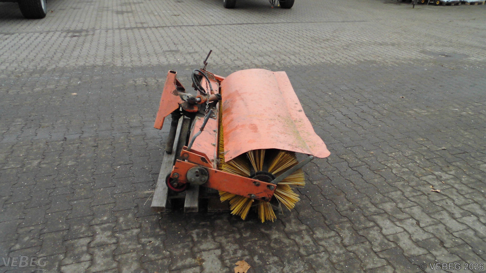 Kehrmaschine HEROS SM 150 | Auktion/Los 2660420.001 | VEBEG Live-Auktionen